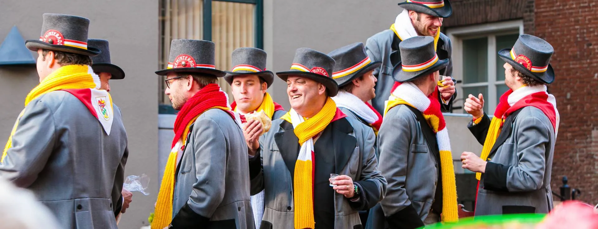 Oeteldonk emblemen, Oeteldonk sjaal en Oeteldonk kleding kopen